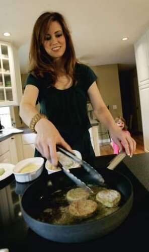 Kaili Harding makes fried green tomatoes