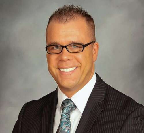 Robertson leads Alvarado in GOP primary for state Senate seat