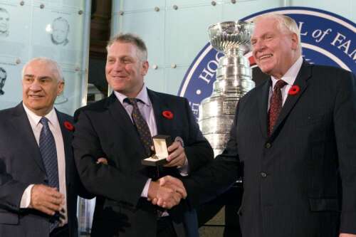 Former Blackhawks forward and Hall of Fame executive Bill Hay has died