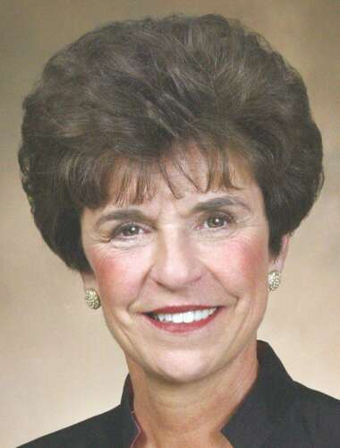 Arlington Heights Mayor Arlene Mulder retiring
