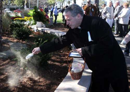Flight 191 memorial unveiled with joy and sorrow