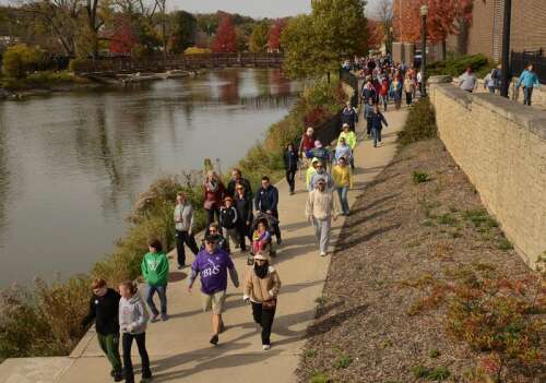 Hundreds walk in Elgin to help prevent hunger