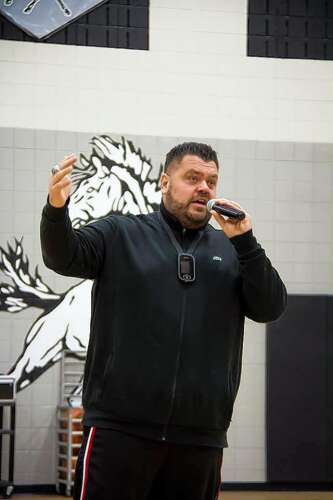 Cubs singer John Vincent challenges students to 'Be Kind or Be Nothing'