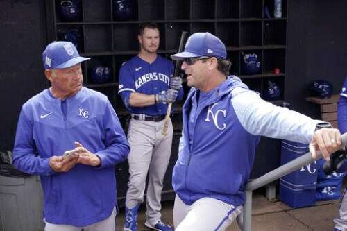 Royals exercise option to keep Matheny through 2023 season