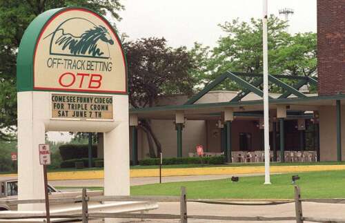 Former North Aurora betting parlor coming down