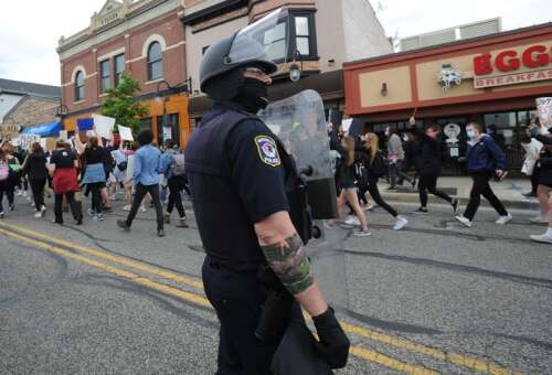 Officials, residents praise Naperville police for protest response