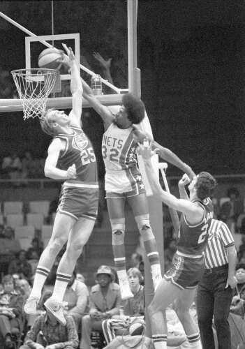 Donovan loved Knicks, but didn't ignore Dr. J