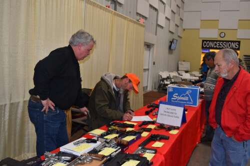 Steady crowd flows into Marion gun and knife show