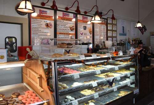 Dimple's Donuts opens in St. Charles