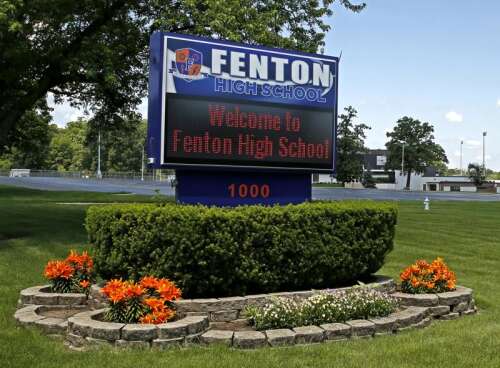 Fenton High School teachers will get 4.9% pay raises under new contract