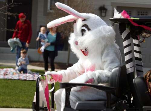 Easter Bunny shows off his dance moves in Elgin community