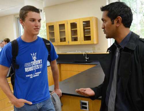 Top techies visit Warren Township High School physics class