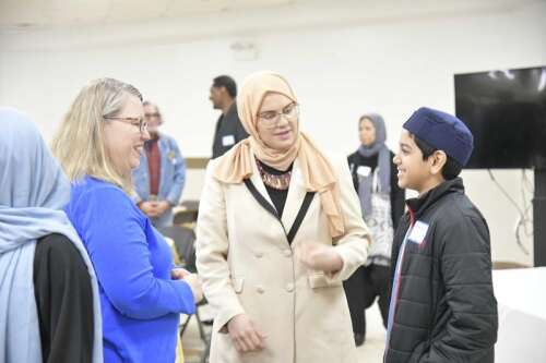 Faiths community invited in the Muslim Suburban Mosque to breakfast ...