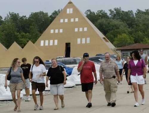 Hundreds tour pyramid house in Wadsworth