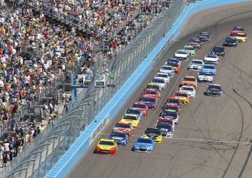Newman skips late pit stop, stuns NASCAR field in Phoenix