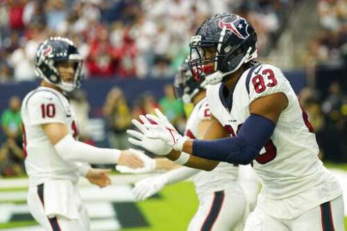 Texans fall apart after 3 quarters in tie with Colts