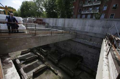 Rome metro line runs into Roman barracks and burial ground