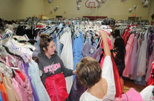 Teens get prom dresses in Elgin