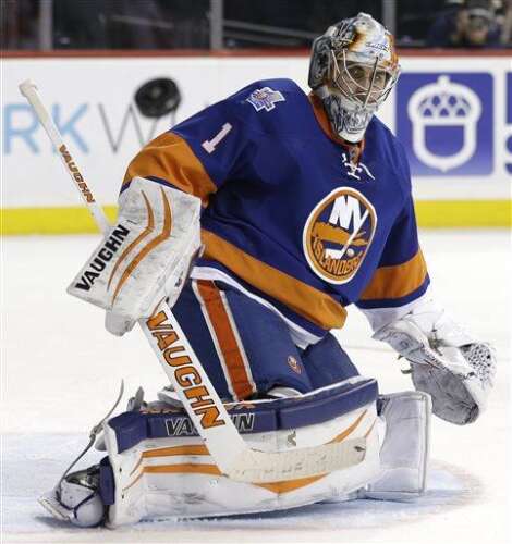 Nelson keys 3-goal second period as Islanders beat Red Wings