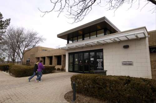 Carol Stream library trustees: Hang on to new site, make it a park for now