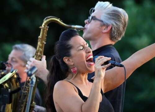 Semple kicks off Schaumburg's Summer Breeze Concert Series