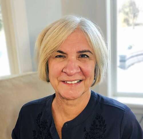 Becky McCabe: 2023 candidate for St. Charles Unit District 303 board, 4 ...