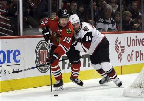 Streaking Blackhawks pound Coyotes 6-2