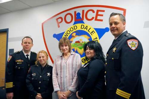Wood Dale police officer receives Lifesaving Award for quick actions ...