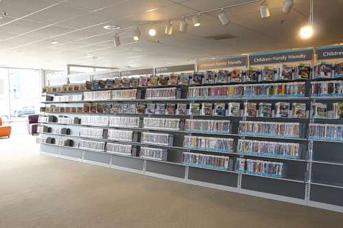 Temporary Wheeling library checks out with staff, patrons