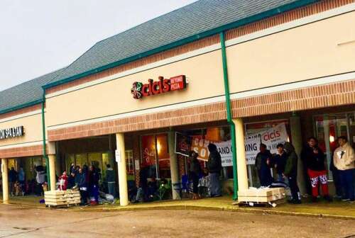 Lure of free pizza draws 200 to Streamwood CiCi's opening