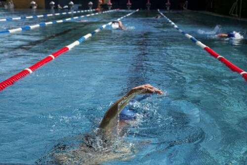 Berlin bathers brave cold to help cut Russian gas dependence