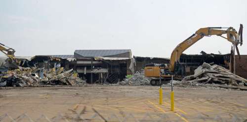 Demolition begins on Spring Hill Mall wing