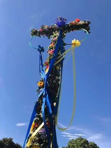 Dance around a maypole at 113th Swedish Day June 18