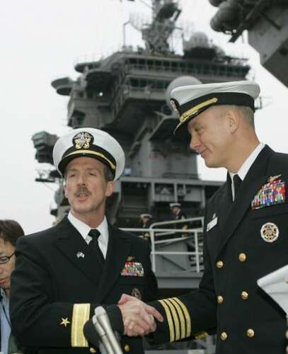 U.S. carrier group docks in Japan