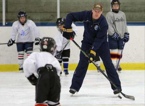 Former Blackhawks player Steve Dubinsky holds clinics