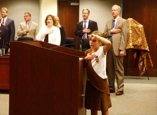 Arlene Mulder’s grandchildren from Massachusetts do the honors at ...