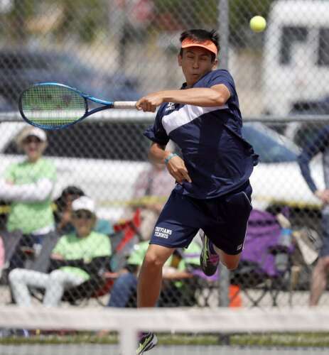 Boys tennis: Fremd's Spurck follows mom's footsteps, wins state title