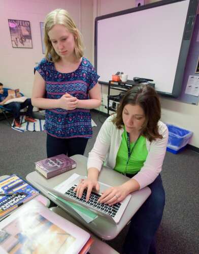 Teacher gets Carol Stream students to ask the big questions