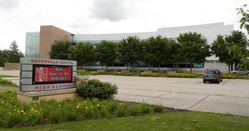 Dist. 203 high schools adding homeroom periods to schedule