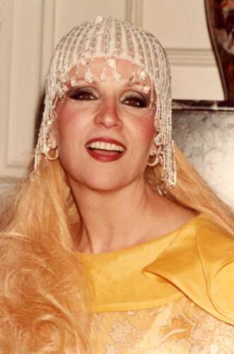 Hundreds mourn Lebanese diva Sabah