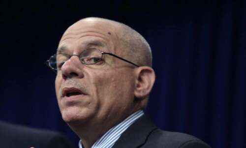 Head of FDA stepping down, chief scientist to take over