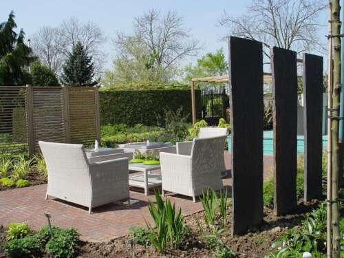 Take visual control with a screen fence