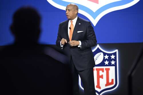 ‘Bears belong to more than just Chicago’: Warren pitches Arlington ...