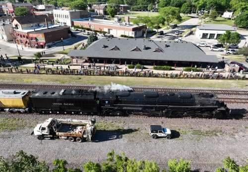 ‘It’s humongous’: Historic Big Boy locomotive returns to the suburbs ...