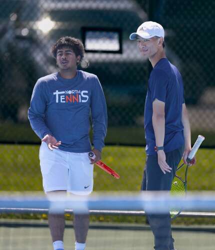 Boys tennis: Naperville North edges Oak Park to win NaperValley invite