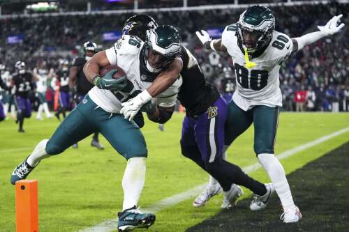 NFL roundup: Eagles beat Ravens, Washington hammers Titans