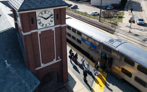 40% drop in Metra trains could come in 2027, leaders warn