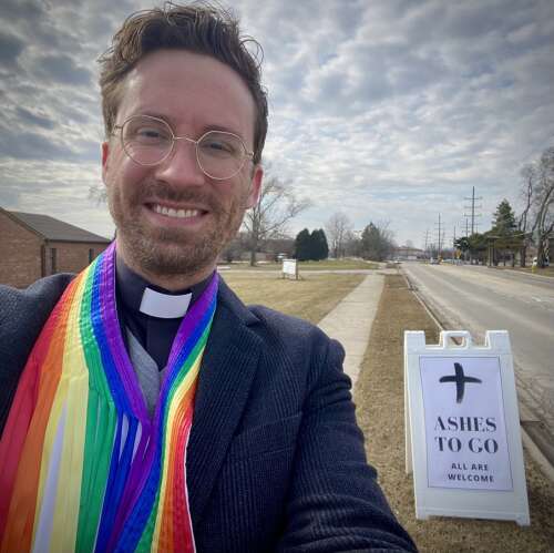 Gary UMC pastor offers ‘Ashes to Go’ at Wheaton train station