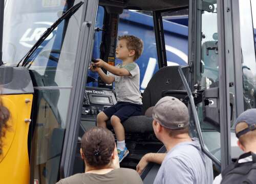 Honk, honk! Beep, beep! Wheaton Touch-a-Truck event draws big crowd