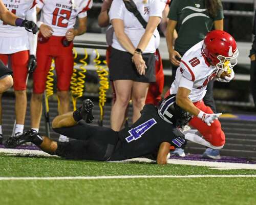 Downers Grove North, on Jay’s late TD to Vala, edges Hinsdale Central